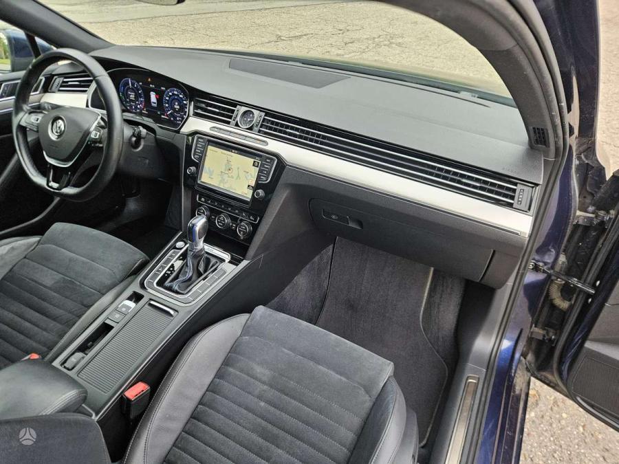 Blue Volkswagen Passat 2016 in Alytus, with an engine capacity of 1.40 L and mileage of 205 thousand km for 10699 €, photo 22 on AUTOMOTO.COM.LV