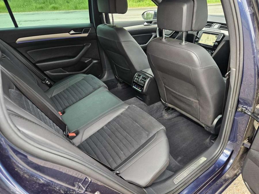 Blue Volkswagen Passat 2016 in Alytus, with an engine capacity of 1.40 L and mileage of 205 thousand km for 10699 €, photo 25 on AUTOMOTO.COM.LV
