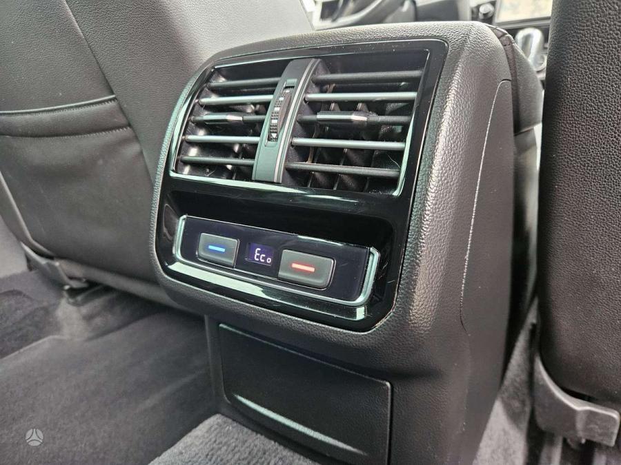 Blue Volkswagen Passat 2016 in Alytus, with an engine capacity of 1.40 L and mileage of 205 thousand km for 10699 €, photo 26 on AUTOMOTO.COM.LV