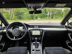 Blue Volkswagen Passat 2016 in Alytus, with an engine capacity of 1.40 L and mileage of 205 thousand km for 10699 €, photo 28 on AUTOMOTO.COM.LV