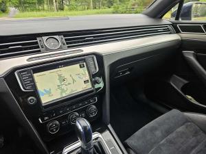Blue Volkswagen Passat 2016 in Alytus, with an engine capacity of 1.40 L and mileage of 205 thousand km for 10699 €, photo 34 on AUTOMOTO.COM.LV