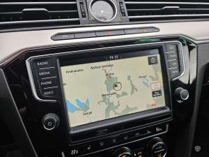 Blue Volkswagen Passat 2016 in Alytus, with an engine capacity of 1.40 L and mileage of 205 thousand km for 10699 €, photo 37 on AUTOMOTO.COM.LV