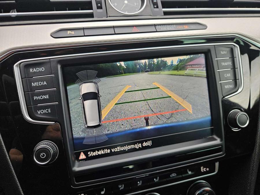 Blue Volkswagen Passat 2016 in Alytus, with an engine capacity of 1.40 L and mileage of 205 thousand km for 10699 €, photo 38 on AUTOMOTO.COM.LV