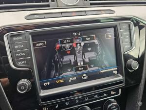 Blue Volkswagen Passat 2016 in Alytus, with an engine capacity of 1.40 L and mileage of 205 thousand km for 10699 €, photo 39 on AUTOMOTO.COM.LV