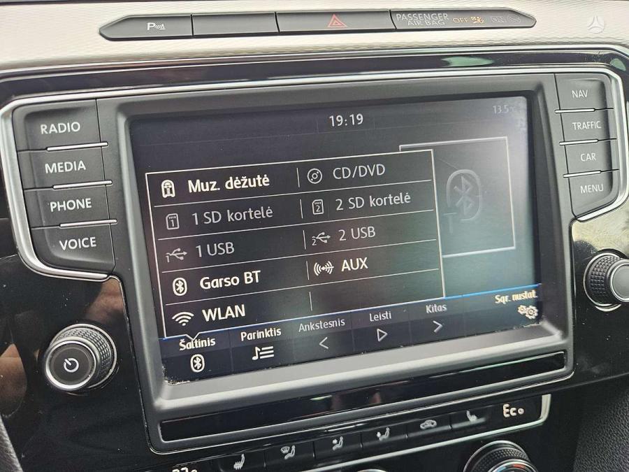 Blue Volkswagen Passat 2016 in Alytus, with an engine capacity of 1.40 L and mileage of 205 thousand km for 10699 €, photo 43 on AUTOMOTO.COM.LV