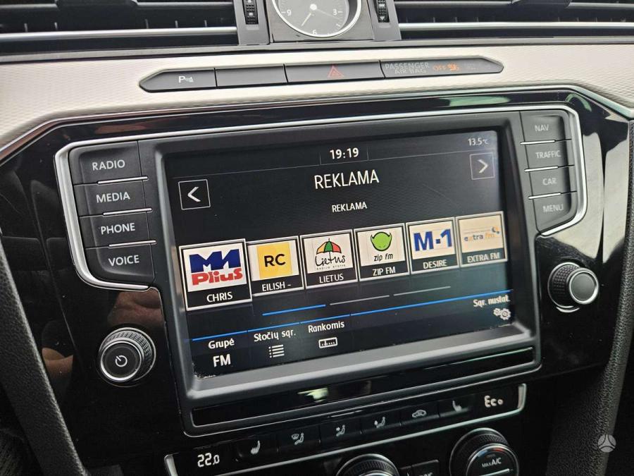 Blue Volkswagen Passat 2016 in Alytus, with an engine capacity of 1.40 L and mileage of 205 thousand km for 10699 €, photo 44 on AUTOMOTO.COM.LV