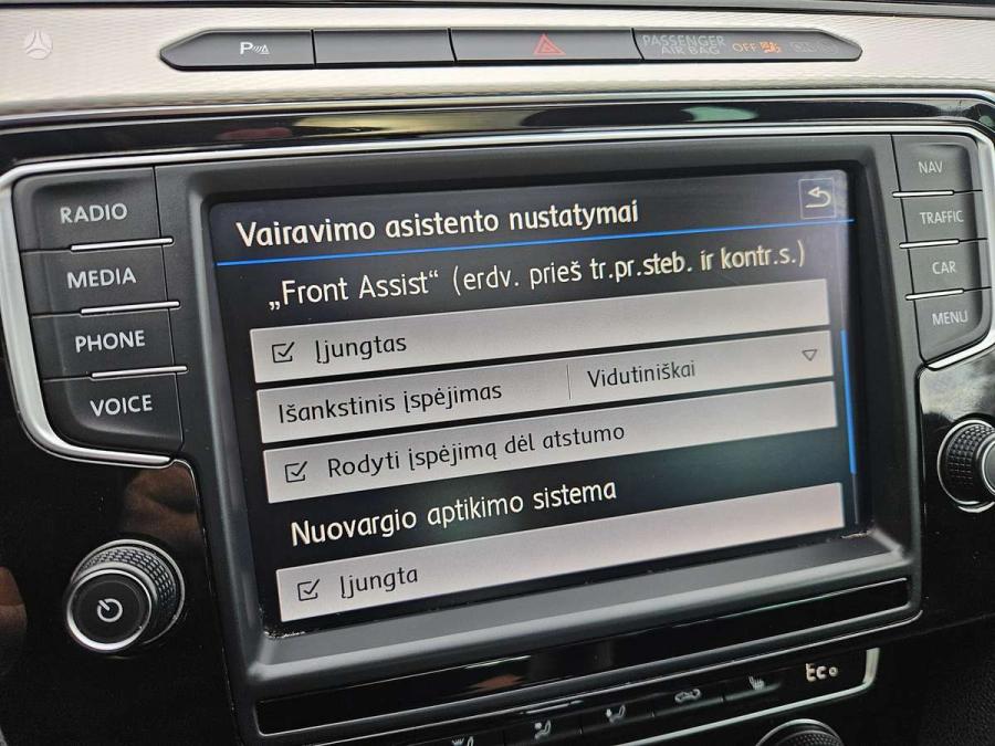 Blue Volkswagen Passat 2016 in Alytus, with an engine capacity of 1.40 L and mileage of 205 thousand km for 10699 €, photo 48 on AUTOMOTO.COM.LV