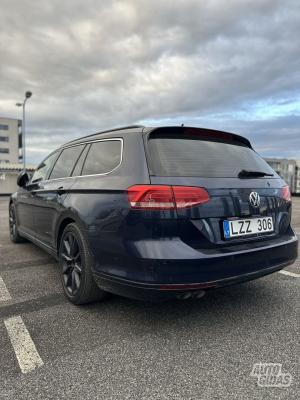 Blue Volkswagen Passat 2016 in Zarasai, with an engine capacity of 2.00 L and mileage of 281 thousand km for 8499 €, photo 6 on AUTOMOTO.COM.LV