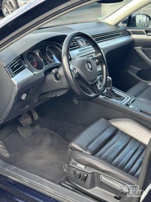 Blue Volkswagen Passat 2016 in Zarasai, with an engine capacity of 2.00 L and mileage of 281 thousand km for 8499 €, photo 10 on AUTOMOTO.COM.LV