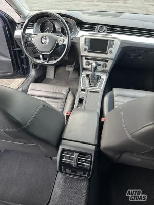 Blue Volkswagen Passat 2016 in Zarasai, with an engine capacity of 2.00 L and mileage of 281 thousand km for 8499 €, photo 12 on AUTOMOTO.COM.LV