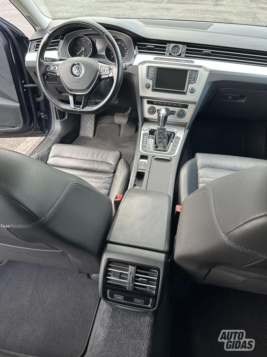 Blue Volkswagen Passat 2016 in Zarasai, with an engine capacity of 2.00 L and mileage of 281 thousand km for 8499 €, photo 12 on AUTOMOTO.COM.LV