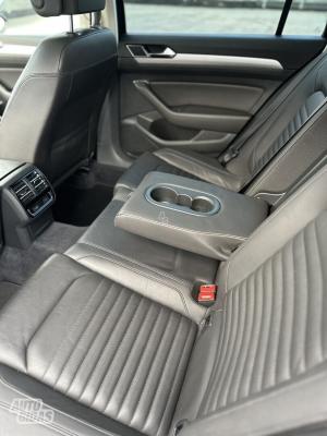 Blue Volkswagen Passat 2016 in Zarasai, with an engine capacity of 2.00 L and mileage of 281 thousand km for 8499 €, photo 15 on AUTOMOTO.COM.LV
