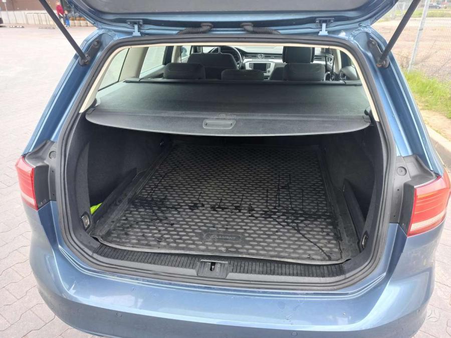 Blue Volkswagen Passat 2016 in Vilnius, with an engine capacity of 1.60 L and mileage of 283 thousand km for 6400 €, photo 5 on AUTOMOTO.COM.LV