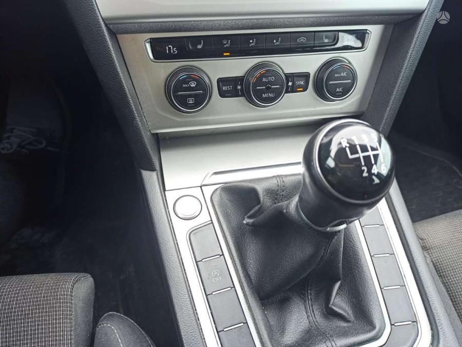 Blue Volkswagen Passat 2016 in Vilnius, with an engine capacity of 1.60 L and mileage of 283 thousand km for 6400 €, photo 10 on AUTOMOTO.COM.LV