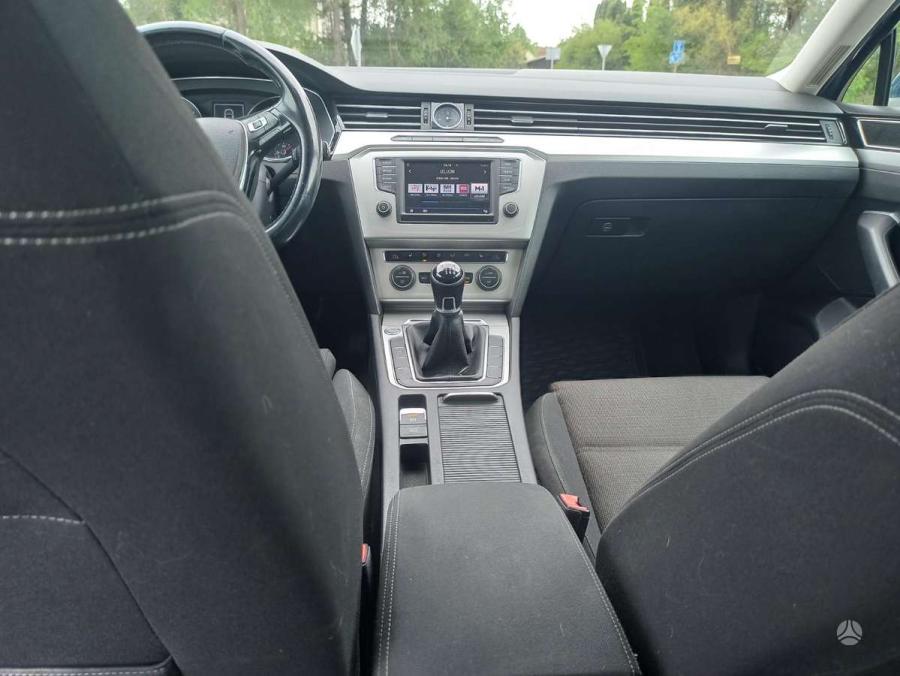 Blue Volkswagen Passat 2016 in Vilnius, with an engine capacity of 1.60 L and mileage of 283 thousand km for 6400 €, photo 14 on AUTOMOTO.COM.LV