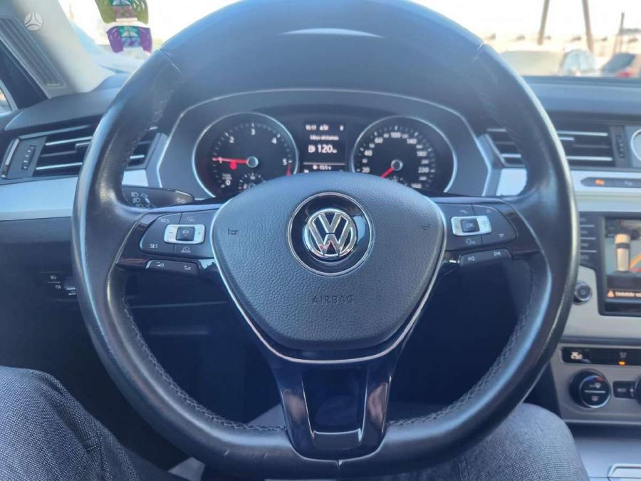 Zils Volkswagen Passat 2017 Tauragė, ar dzinēja tilpumu 1.60 L un nobraukumu 185 tūkst. km par 8900 €, foto 12 vietnē AUTOMOTO.COM.LV