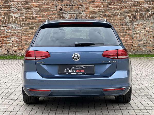 Blue Volkswagen Passat 2017 in Kedainiai, with an engine capacity of 1.97 L and mileage of 303 thousand km for 9850 €, photo 8 on AUTOMOTO.COM.LV