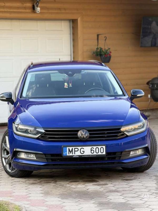 Blue Volkswagen Passat 2017 in Vilnius, with an engine capacity of 1.97 L and mileage of 460 thousand km for 9350 €, photo 3 on AUTOMOTO.COM.LV