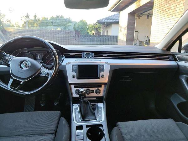 Blue Volkswagen Passat 2017 in Panevezys, with an engine capacity of 1.60 L and mileage of 245 thousand km for 8800 €, photo 3 on AUTOMOTO.COM.LV