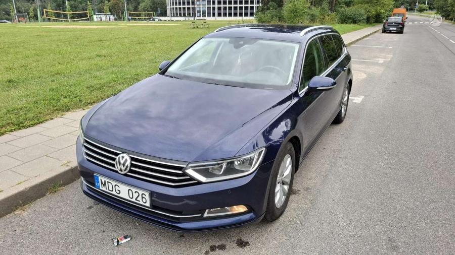 Blue Volkswagen Passat 2017 in Vilnius, with an engine capacity of 1.97 L and mileage of 312 thousand km for 9300 €, photo 3 on AUTOMOTO.COM.LV