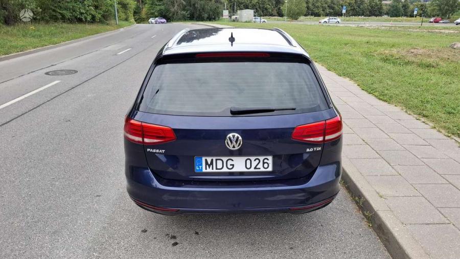 Blue Volkswagen Passat 2017 in Vilnius, with an engine capacity of 1.97 L and mileage of 312 thousand km for 9300 €, photo 7 on AUTOMOTO.COM.LV