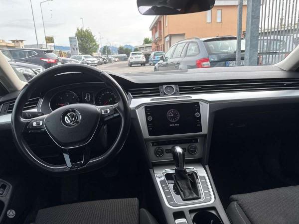 Blue Volkswagen Passat 2017 in Utena, with an engine capacity of 1.60 L and mileage of 309 thousand km for 6700 €, photo 8 on AUTOMOTO.COM.LV