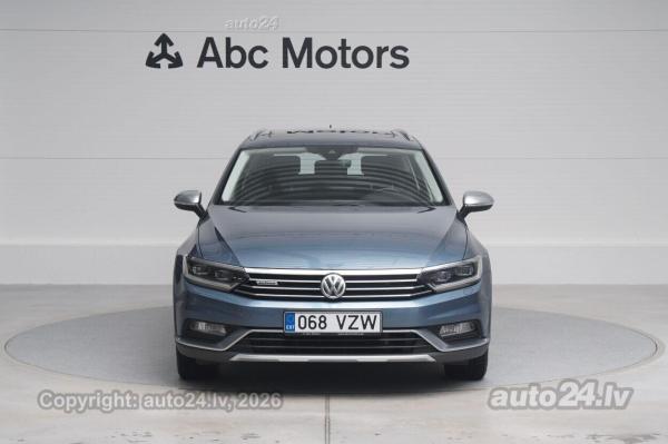 Blue Volkswagen Passat 2018 in Tallinn, with an engine capacity of 2.00 L and mileage of 230 thousand km for 16990 €, photo 2 on AUTOMOTO.COM.LV