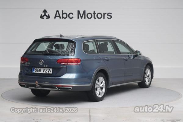 Blue Volkswagen Passat 2018 in Tallinn, with an engine capacity of 2.00 L and mileage of 230 thousand km for 16990 €, photo 4 on AUTOMOTO.COM.LV