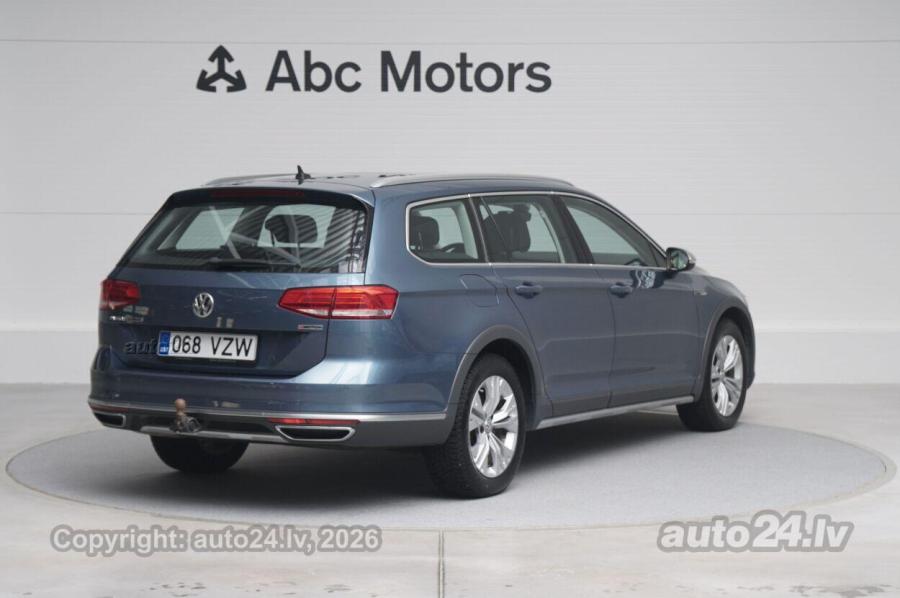Blue Volkswagen Passat 2018 in Tallinn, with an engine capacity of 2.00 L and mileage of 230 thousand km for 16990 €, photo 4 on AUTOMOTO.COM.LV