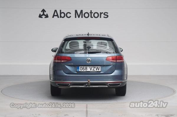 Blue Volkswagen Passat 2018 in Tallinn, with an engine capacity of 2.00 L and mileage of 230 thousand km for 16990 €, photo 5 on AUTOMOTO.COM.LV