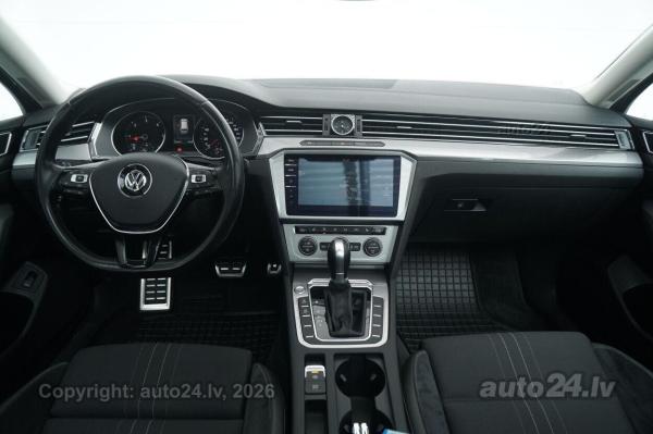 Blue Volkswagen Passat 2018 in Tallinn, with an engine capacity of 2.00 L and mileage of 230 thousand km for 16990 €, photo 7 on AUTOMOTO.COM.LV