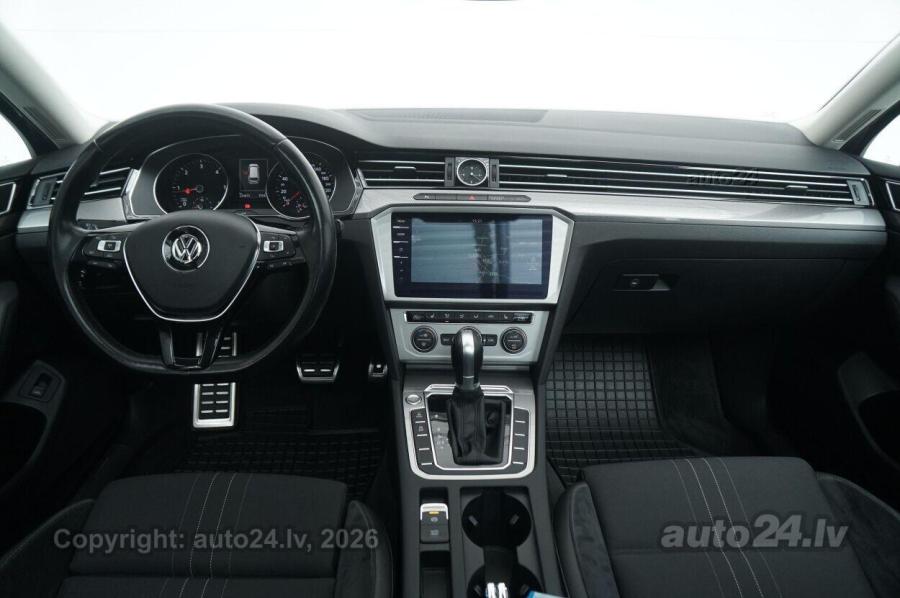 Blue Volkswagen Passat 2018 in Tallinn, with an engine capacity of 2.00 L and mileage of 230 thousand km for 16990 €, photo 7 on AUTOMOTO.COM.LV