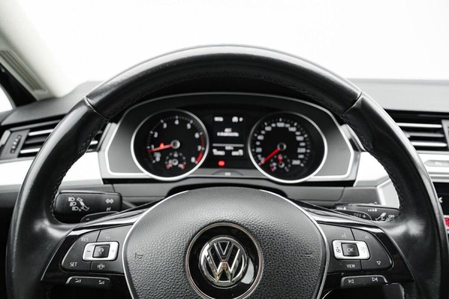 Zils Volkswagen Passat 2019 Rīga, ar dzinēja tilpumu 1.50 L un nobraukumu 140 tūkst. km par 14000 €, foto 14 vietnē AUTOMOTO.COM.LV