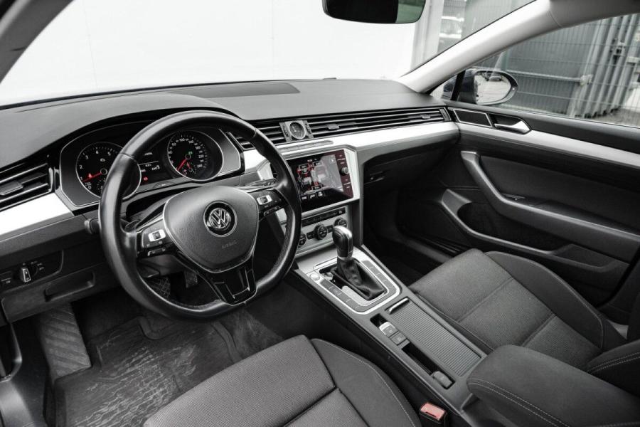 Blue Volkswagen Passat 2019 in Riga, with an engine capacity of 1.50 L and mileage of 140 thousand km for 14000 €, photo 24 on AUTOMOTO.COM.LV