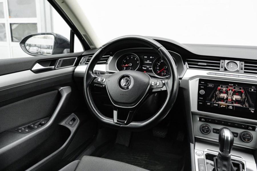 Blue Volkswagen Passat 2019 in Riga, with an engine capacity of 1.50 L and mileage of 140 thousand km for 14000 €, photo 26 on AUTOMOTO.COM.LV