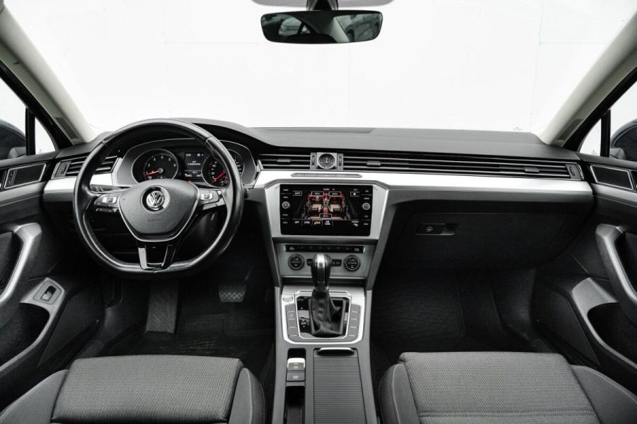 Blue Volkswagen Passat 2019 in Riga, with an engine capacity of 1.50 L and mileage of 140 thousand km for 14000 €, photo 27 on AUTOMOTO.COM.LV