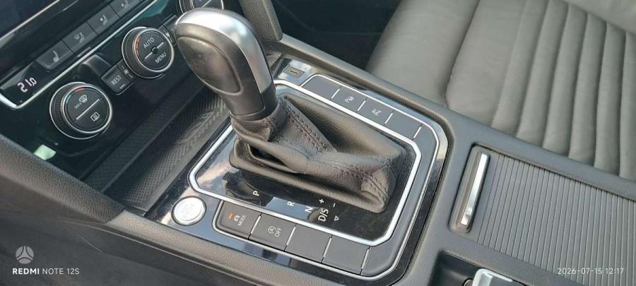 Blue Volkswagen Passat 2019 in Marijampole, with an engine capacity of 1.97 L and mileage of 346 thousand km for 13400 €, photo 11 on AUTOMOTO.COM.LV