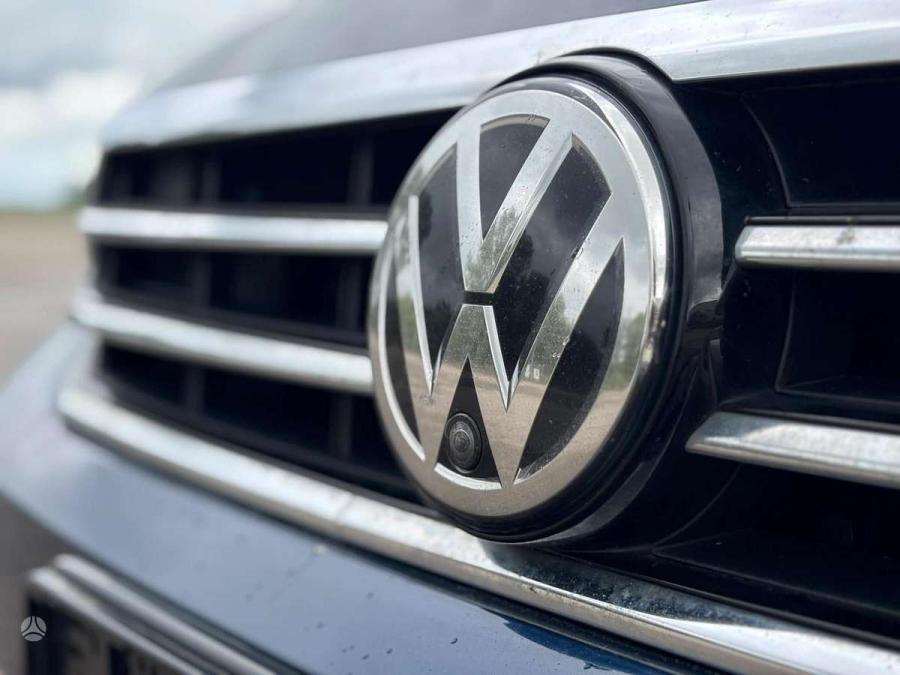 Blue Volkswagen Passat 2019 in Marijampole, with an engine capacity of 1.97 L and mileage of 346 thousand km for 13400 €, photo 16 on AUTOMOTO.COM.LV