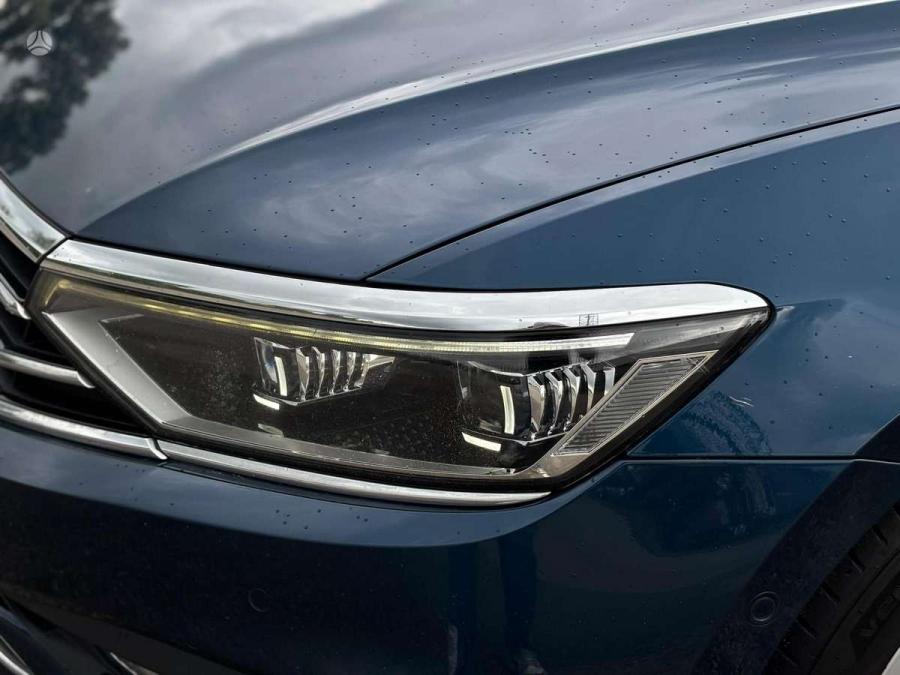 Blue Volkswagen Passat 2019 in Marijampole, with an engine capacity of 1.97 L and mileage of 346 thousand km for 13400 €, photo 18 on AUTOMOTO.COM.LV
