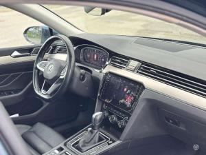 Blue Volkswagen Passat 2019 in Marijampole, with an engine capacity of 1.97 L and mileage of 346 thousand km for 13400 €, photo 20 on AUTOMOTO.COM.LV