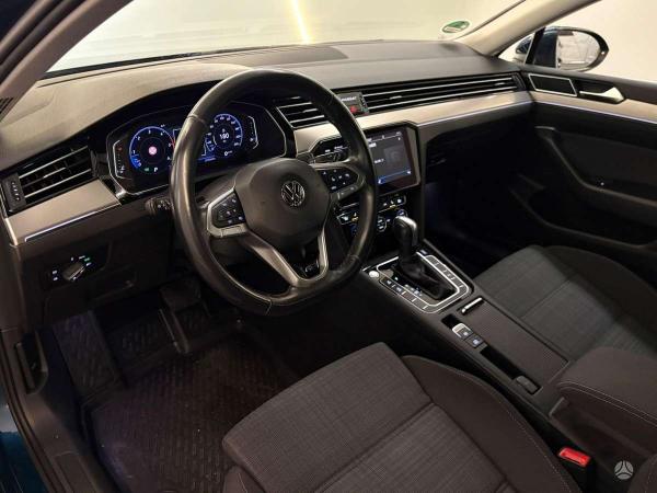 Blue Volkswagen Passat 2019 in Marijampole, with an engine capacity of 1.97 L and mileage of 222 thousand km for 15750 €, photo 3 on AUTOMOTO.COM.LV