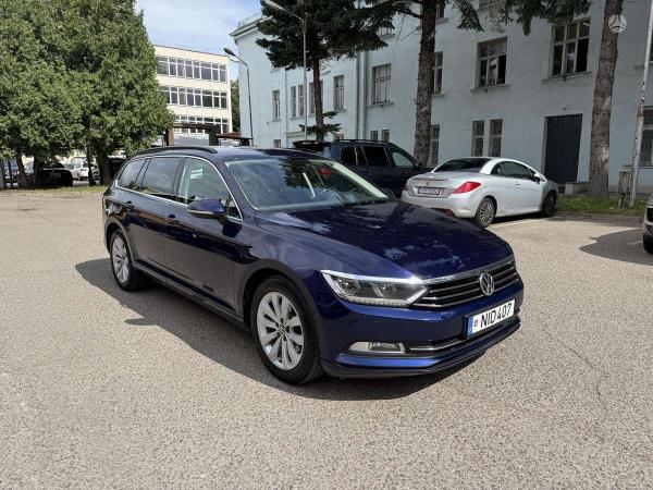 Blue Volkswagen Passat 2019 in Kaunas, with an engine capacity of 1.97 L and mileage of 172 thousand km for 12999 €, photo 4 on AUTOMOTO.COM.LV