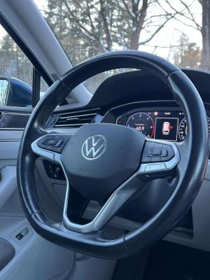 Blue Volkswagen Passat 2020 in Vilnius, with an engine capacity of 1.97 L and mileage of 172 thousand km for 16800 €, photo 9 on AUTOMOTO.COM.LV