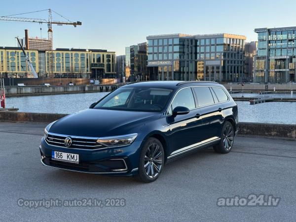 Blue Volkswagen Passat 2020 in Tallinn, with an engine capacity of 1.40 L and mileage of 115 thousand km for 22990 €, photo 1 on AUTOMOTO.COM.LV