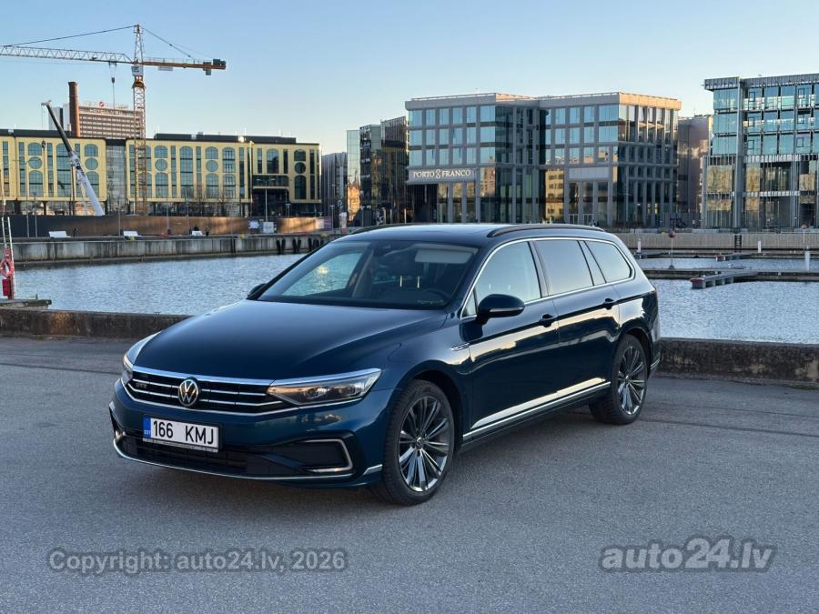 Blue Volkswagen Passat 2020 in Tallinn, with an engine capacity of 1.40 L and mileage of 115 thousand km for 22990 €, photo 1 on AUTOMOTO.COM.LV