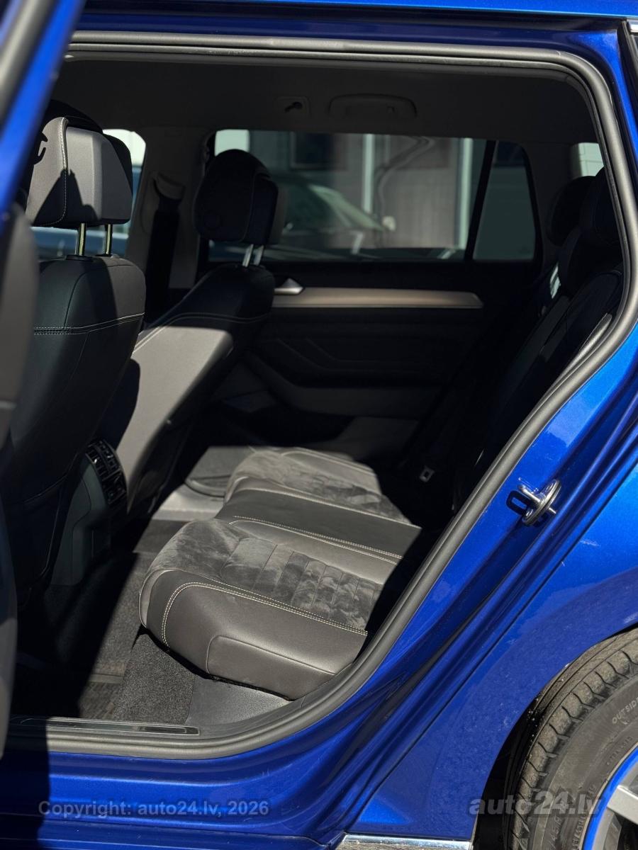 Blue Volkswagen Passat 2020 in Tallinn, with an engine capacity of 2.00 L and mileage of 168 thousand km for 22900 €, photo 9 on AUTOMOTO.COM.LV