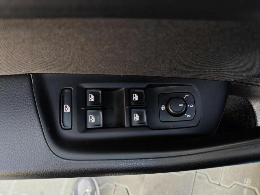 Zils Volkswagen Passat 2020 Klaipėda, ar dzinēja tilpumu 1.97 L un nobraukumu 235 tūkst. km par 14500 €, foto 24 vietnē AUTOMOTO.COM.LV