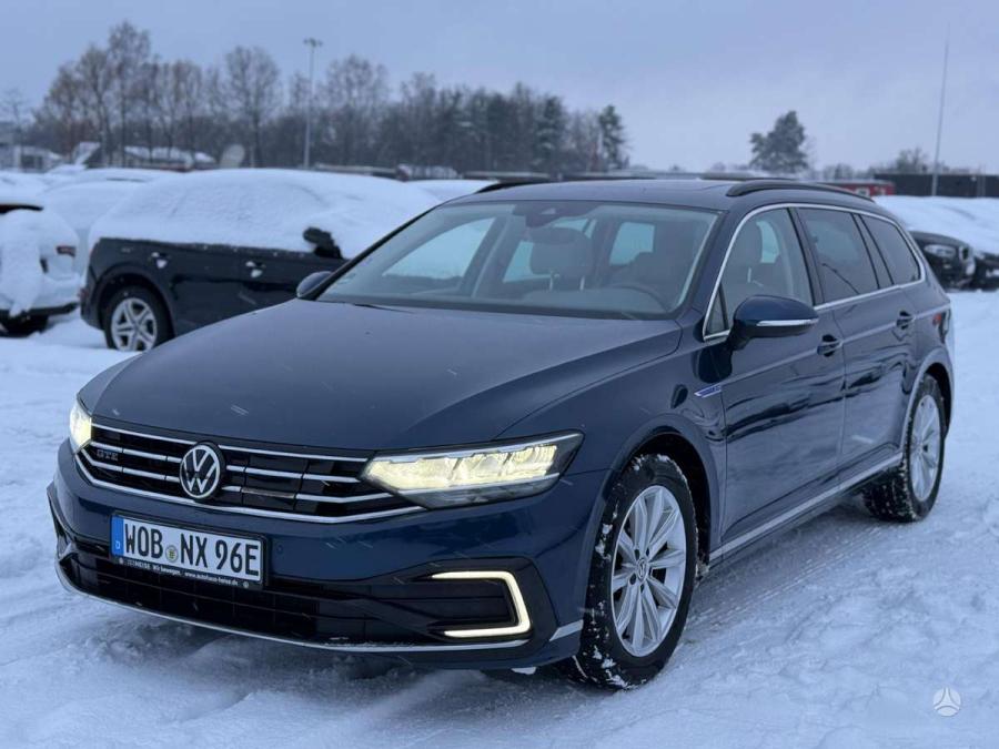 Zils Volkswagen Passat 2021 Viļņa, ar dzinēja tilpumu 1.40 L un nobraukumu 185 tūkst. km par 14999 €, foto 1 vietnē AUTOMOTO.COM.LV