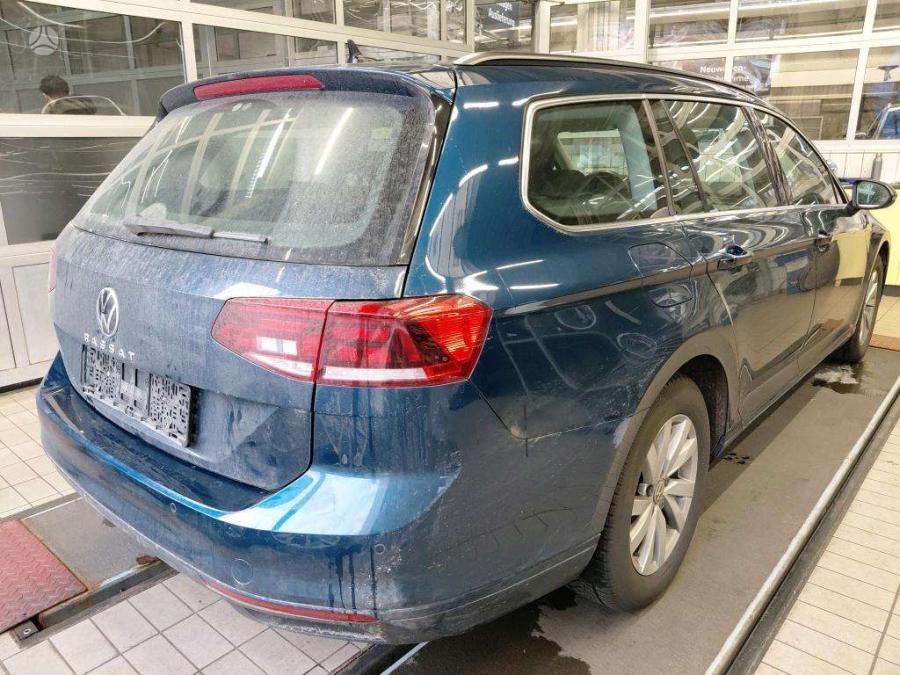 Blue Volkswagen Passat 2021 in Vilnius, with an engine capacity of 1.97 L and mileage of 180 thousand km for 14999 €, photo 4 on AUTOMOTO.COM.LV