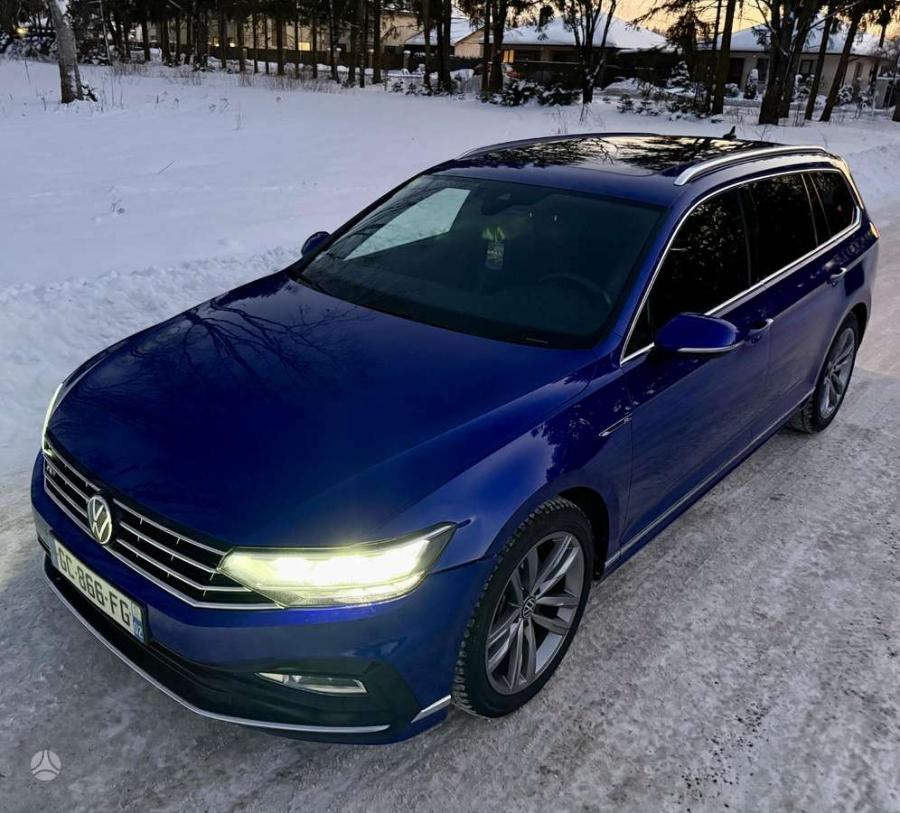 Blue Volkswagen Passat 2021 in Vilnius, with an engine capacity of 1.97 L and mileage of 300 thousand km for 13800 €, photo 1 on AUTOMOTO.COM.LV
